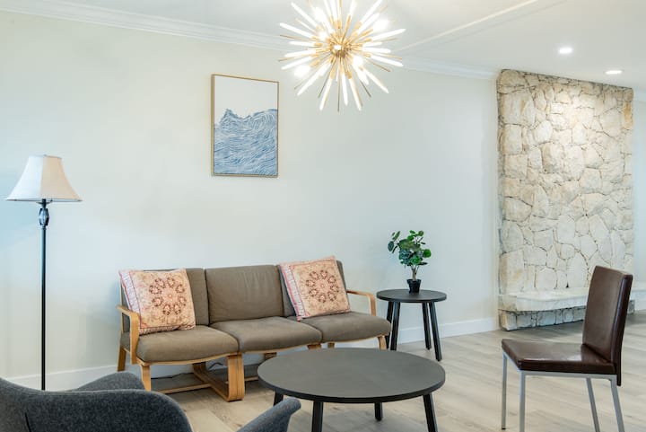 Ac Equipped• Quiet & Spacious 2br Upper-level Home - New Westminster