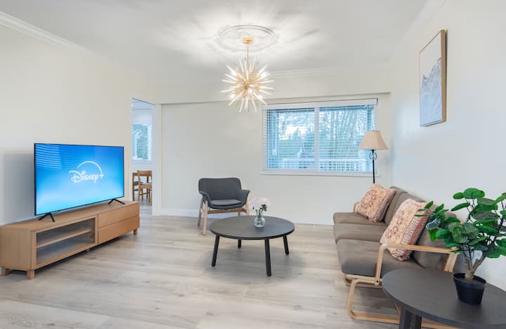 Ac Equipped• Quiet & Spacious 2br Upper-level Home - Coquitlam