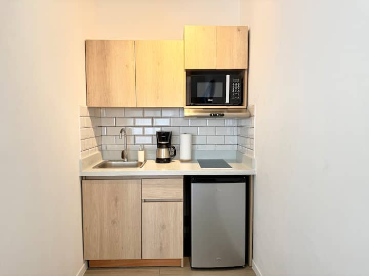 Modern Jaco Studio W/ Pool • Sleeps 2 • Free Park - Jaco