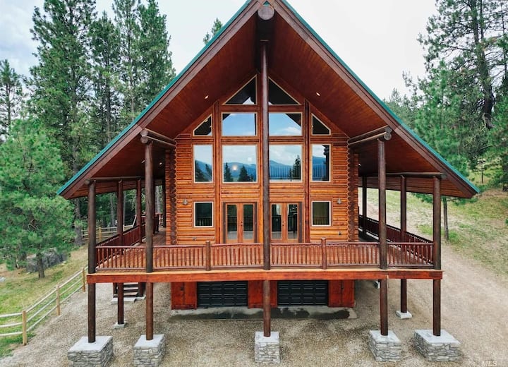 Elk Ridge 
Mountain Views & Private Escape - Garden Valley, ID