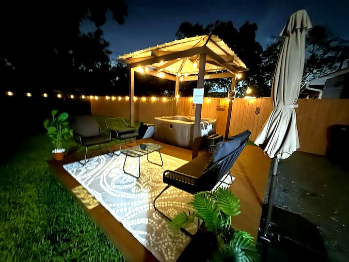 Spacious 3br W/ Hot Tub & Arcade | Near Nrg/hobby - Houston, TX