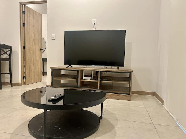 Depa Céntrico Para 4 | 2 Baños | Coworking+gym - Guadalajara
