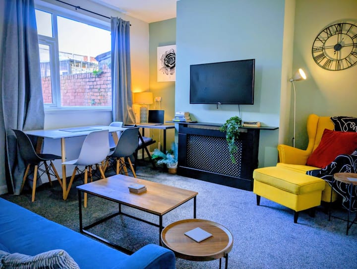 4bedrm/1bath. Sleeps 9 | Secure Parking - Morpeth