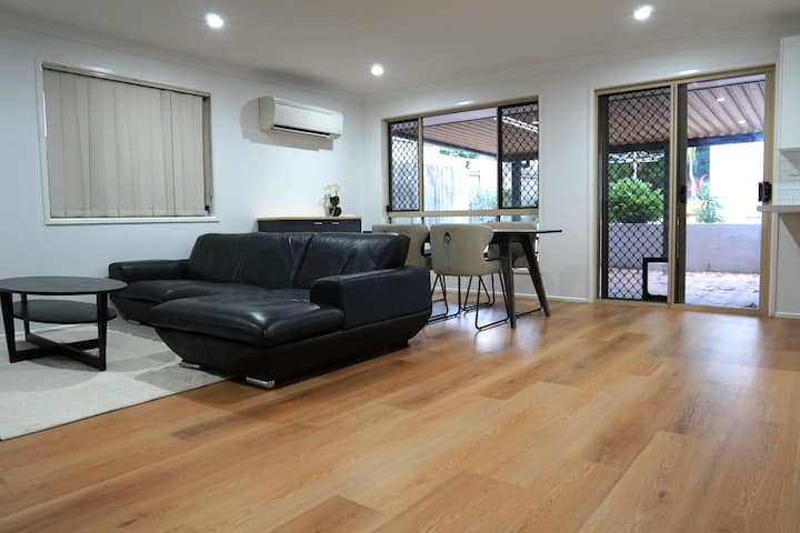 Modern 4bed House For 8 | Prime Mt Gravatt Area - Springwood