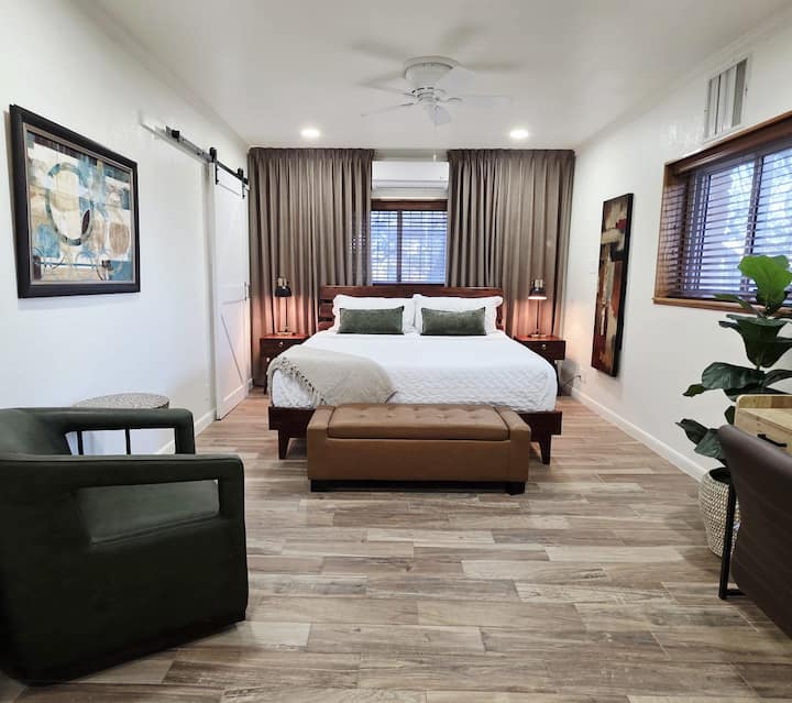Premier Studio Private Laundry Parking Pool Patio - エル・パソ, TX