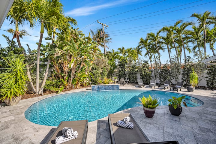 Spacious Villa For 15 W/ Pool & Outdoor Oasis - Coral Springs, FL