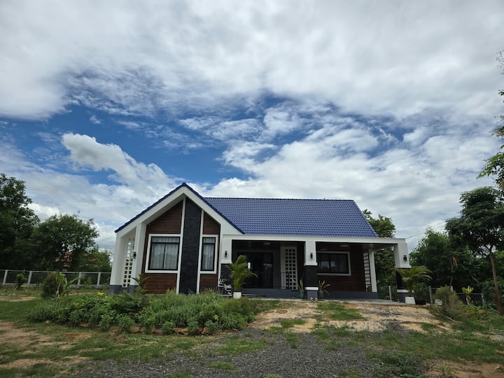 บ้านไร่นายก้อง
ที่จะทำให้คุณมีความสุขกับธรรมชาติดี - Pak Thong Chai District