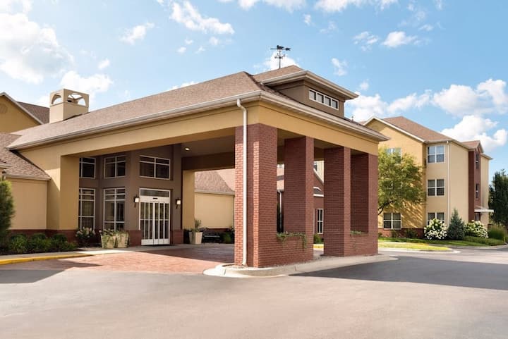 Mainstay Suites King Studio W/ Parking, Pool & Gym - Grand Rapids, MI