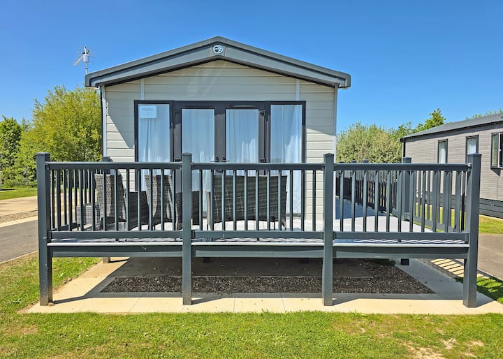 Platinum 4 Caravan Hot Tub - Mablethorpe