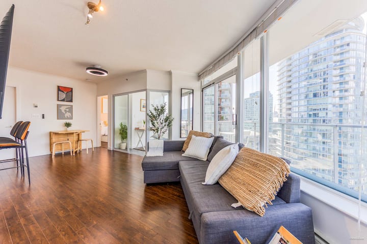 Stylish Downtown Vancouver 2br + Free Parking | Pr - Vancouver