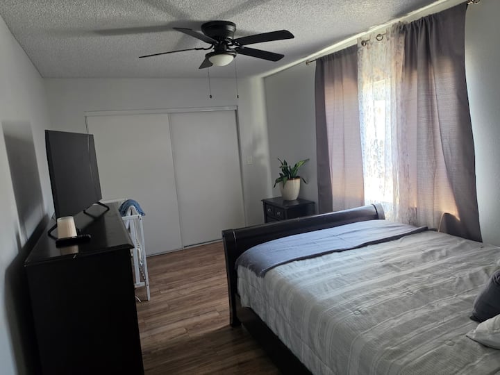 Cozy Home With Plenty Of Private Parking - San Diego, CA