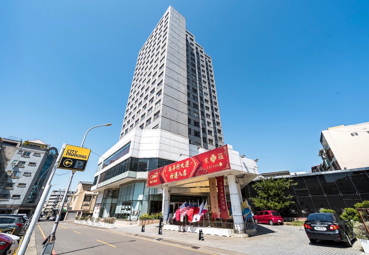 Amara Singapore City Centre - Deluxe Family Room 1611 - Hotels for Rent ...