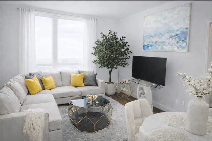 Modern Santa Monica W/ Pool – Beach Walk/parking - Santa Monica, CA