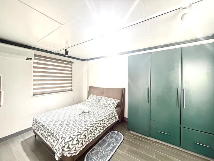 Big Groups 4br W/ Parking Near Malls - Makati