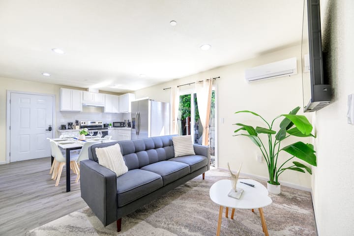 Modern New Home | San Lorenzo Stay - Oakland, CA