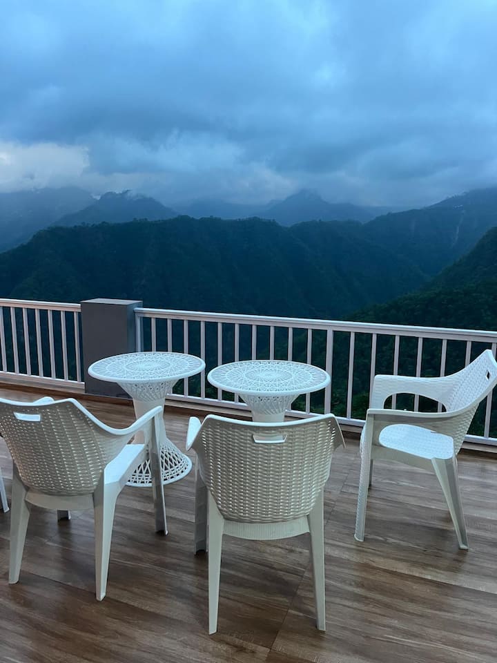 "Hillside Bliss: Peace Calm, And Sunset View" - Devprayag