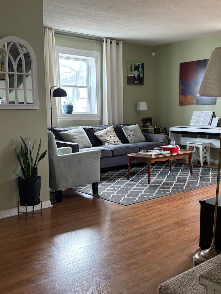 Female Only | Cozy Private Room Near Grant Park - Winnipeg