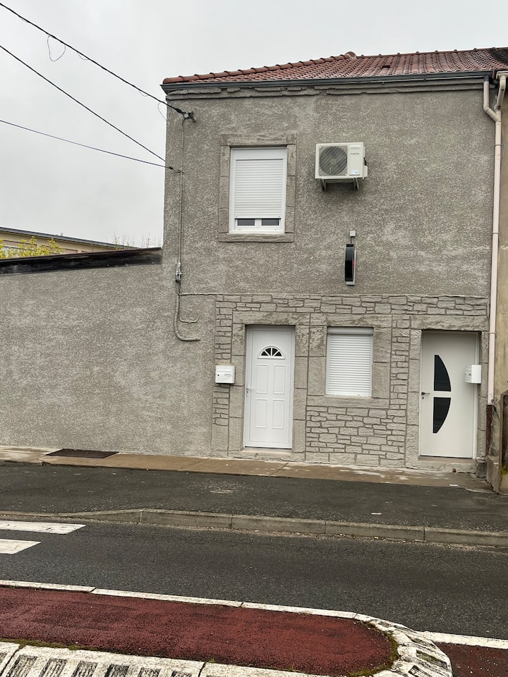 Très Grand Studio éQuipé - Montceau-les-Mines