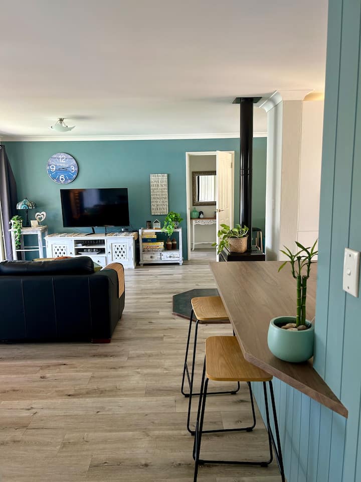 Lakeside Cottage With Spa & Pet Friendly Retreat - Pinjarra