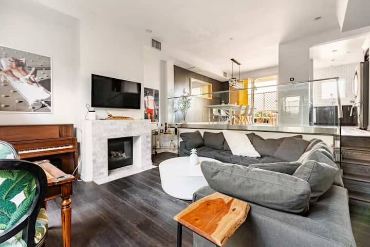 Luxurious West Hollywood Oasis With Rooftop Deck - Beverly Hills, CA