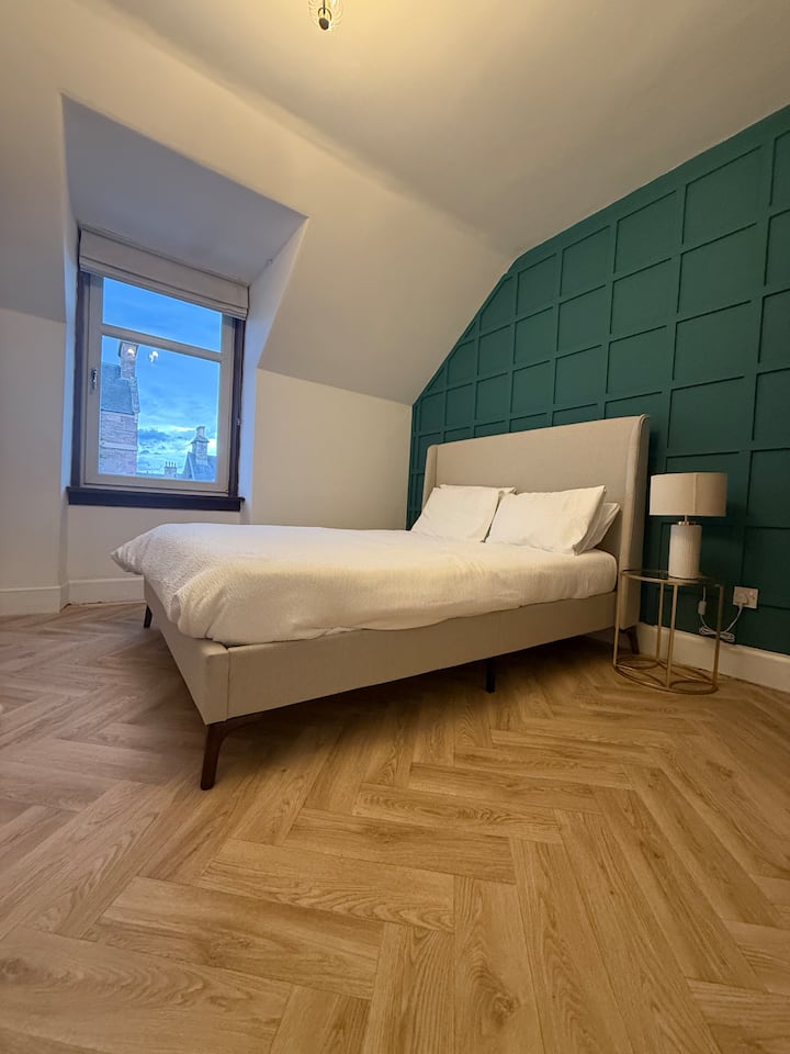 Large 5 Bedroom Home In Central Inverness - Inverness