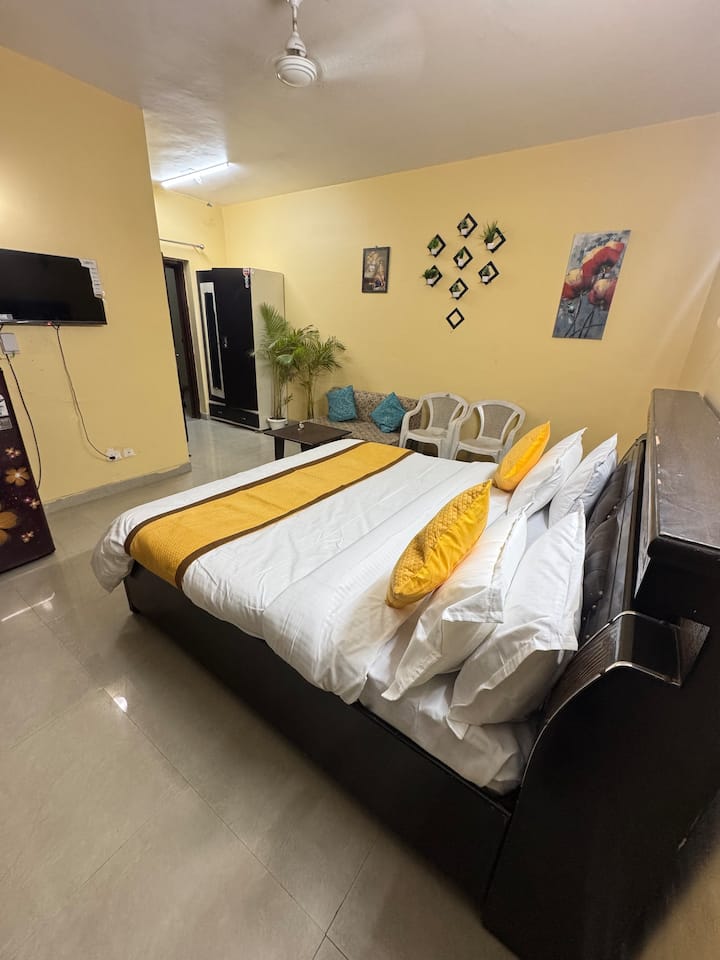 Pearlsuit Family Homestay Near Banke Bihari - Vrindavan