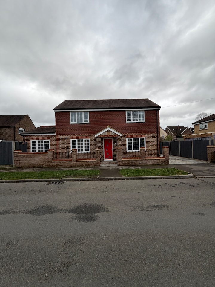 Freshly Renovated 4bedroom House-coming Soon-20.04 - Dorking