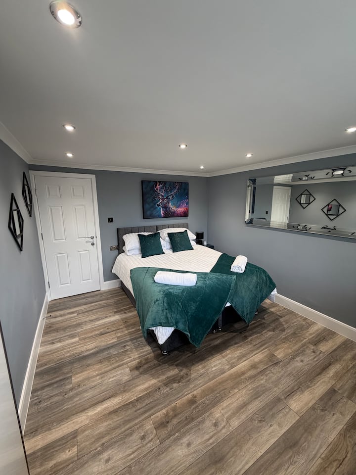 New 8bed Property. Contact For Dates Tobe Released - Crawley