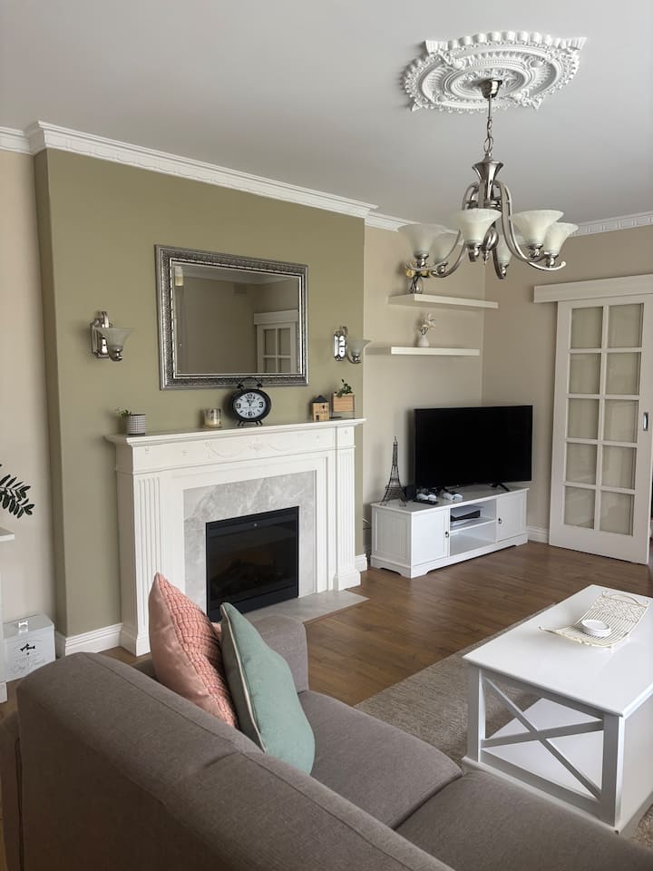 Modern Family Home - Salisbury