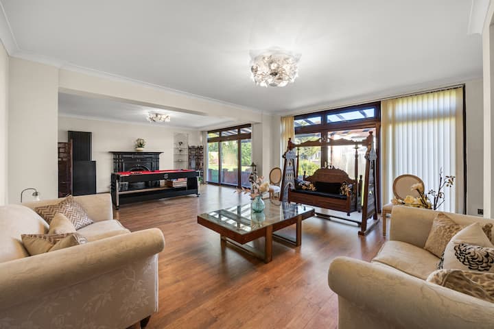 6 Bed Spacious Home In Wembley Great For Families - Harrow