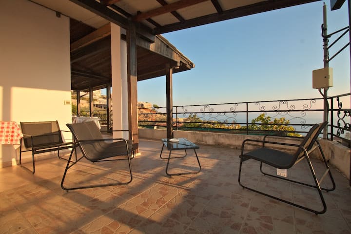 Villa Letizia, Posteggio E Terrazza Panoramica - Santo Stefano al Mare