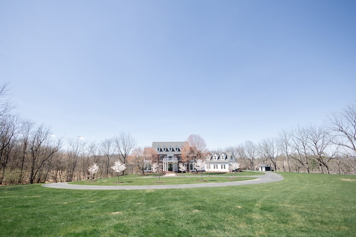 Timeless Colonial Mansion Retreat - Allentown, PA