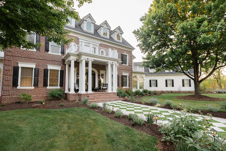 Timeless Colonial Mansion Retreat - Folino Estate, Kutztown