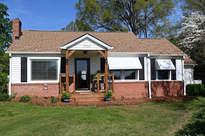 The Garden House|2 Bd/1.5 Bth|sunroom|sleeps 4 - Rock Hill, SC