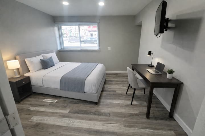 Downtown Vibes 3br | Walk To Dining & Nightlife - Oswego, NY