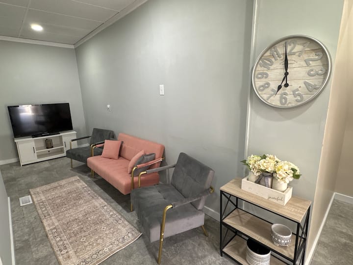 Downtown Vibes 3br | Walk To Dining & Nightlife - Oswego, NY