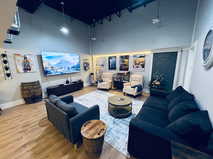 Downtown Vibes 4bdr | Walk To Dining & Nightlife - Oswego, NY