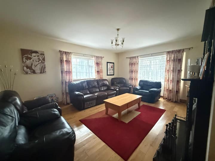 4 Double Bed Detached Bungalow In Rural Location - Knock