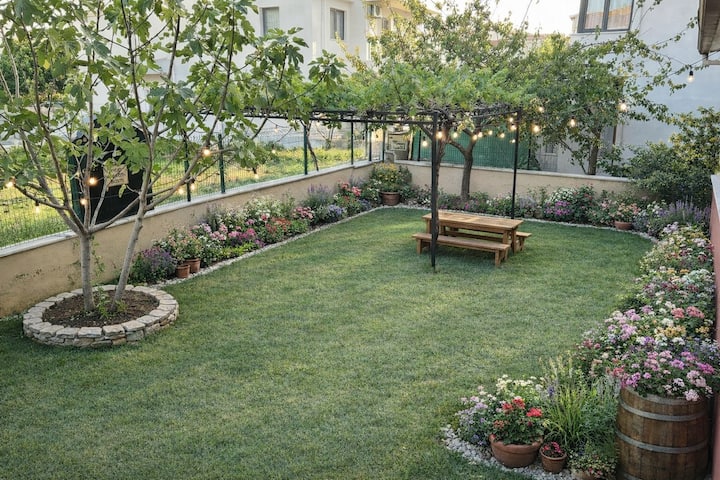 Denize 7 Dk, Bahçeli Ve Balkonlu Konforlu Daire - Burhaniye