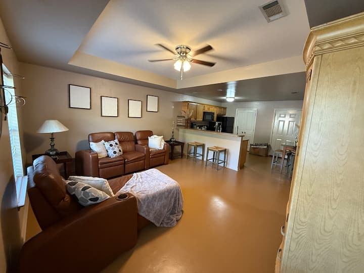 Spacious 2br Condo Near Dining And University - Hammond, LA