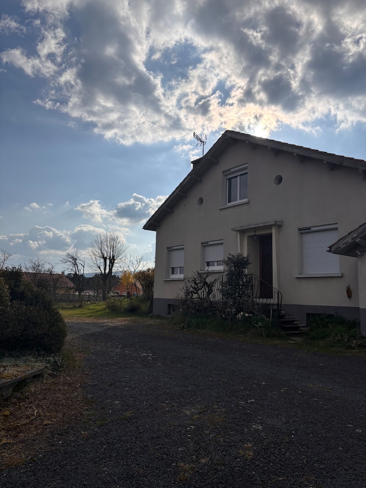 Un Appartement Dans Maison Des Années 70 - Ambert