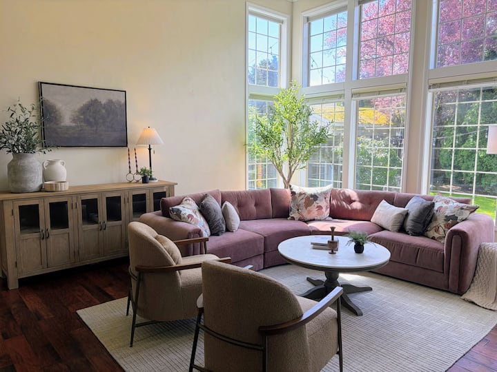 Luxury Light-filled 4br Retreat • Private Backyard - Springfield, OR