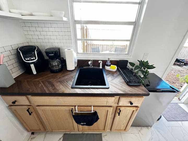 Private Duplex Studio W/ Patio 2 Queens, Fast Wifi - EDC Orlando