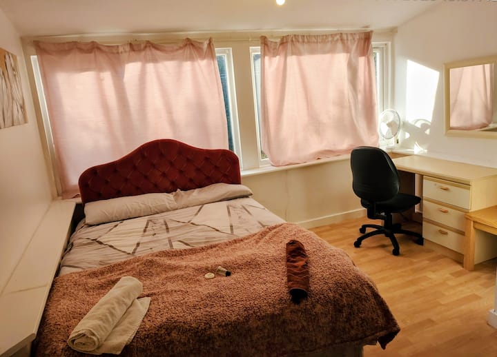 Ref Ors. Best House Nottingham.
Free Car Parking - Nottingham