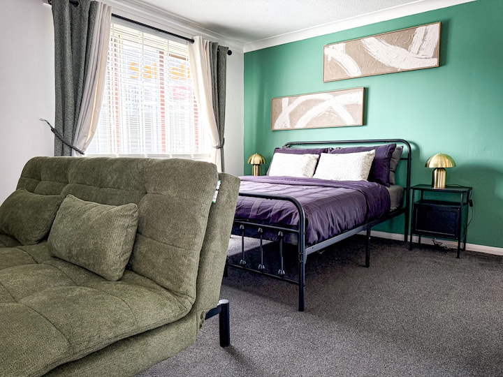 Princess House – One-bed Stylish Flat In Redhill - Redhill