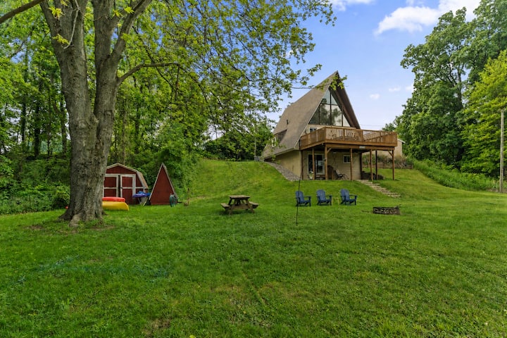 Quiet Lake Retreat - Dock, Canoe, Birding & Stars! - Constantine, MI
