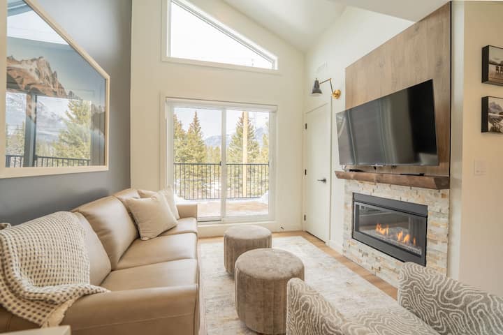 Summit View Penthouse In Downtown Canmore At Brook - Canada