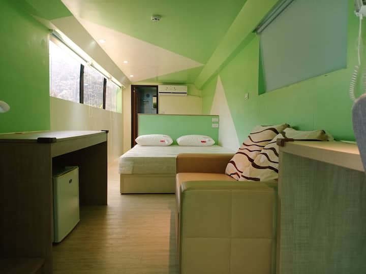 日月潭-星雲谷-露營車套房（遊覽車房型） - 위츠 향