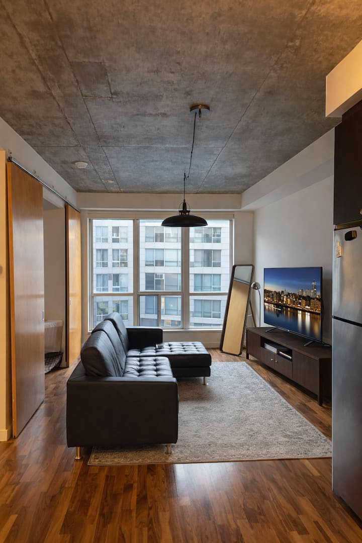 Modern Loft 1bd/1ba In King West - Toronto