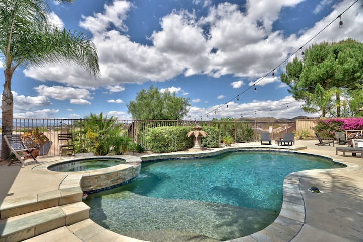 Palm Tree Lane Retreat: Pool, Spa, Solar Ev - マリエータ, CA